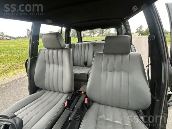 Black BMW 325 1991 in Riga, with an engine capacity of 2.50 L and mileage of 209 thousand km for 14800 €, photo 8 on AUTOMOTO.COM.LV