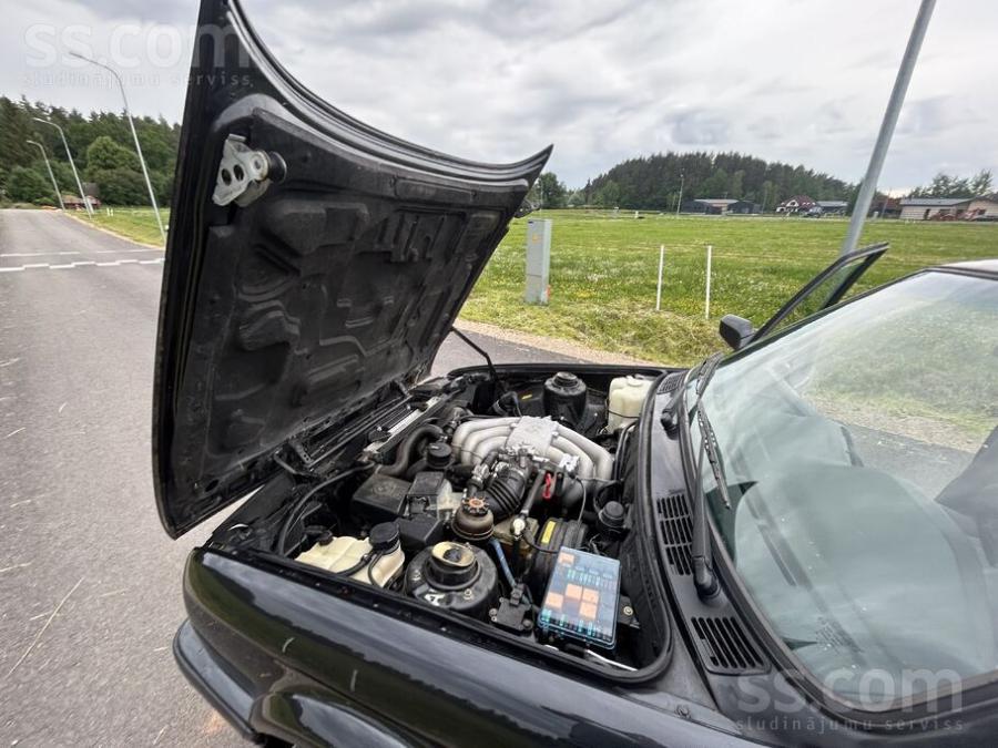 Black BMW 325 1991 in Riga, with an engine capacity of 2.50 L and mileage of 209 thousand km for 14800 €, photo 10 on AUTOMOTO.COM.LV