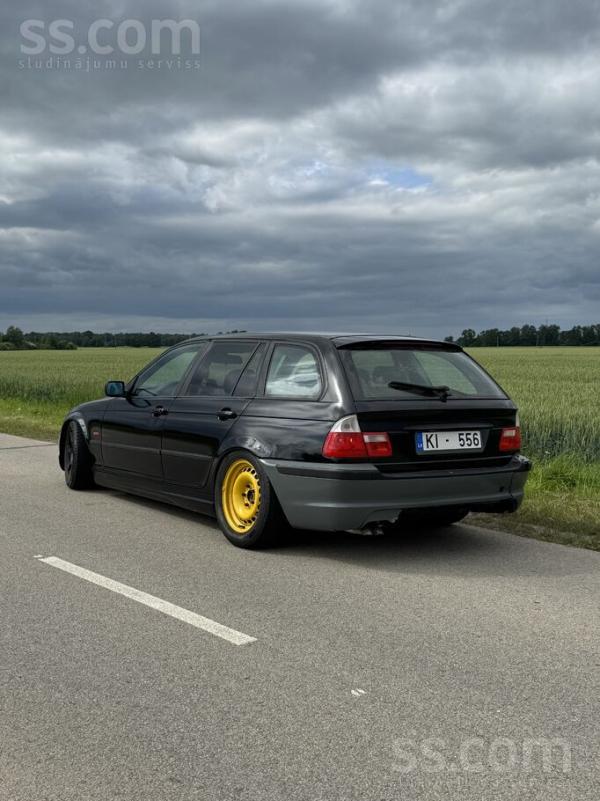 Black BMW 325 2001 in Bauska, with an engine capacity of 2.50 L and mileage of 371 thousand km for 2950 €, photo 3 on AUTOMOTO.COM.LV