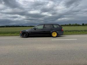Black BMW 325 2001 in Bauska, with an engine capacity of 2.49 L and mileage of 374 thousand km for 2500 €, photo 6 on AUTOMOTO.COM.LV