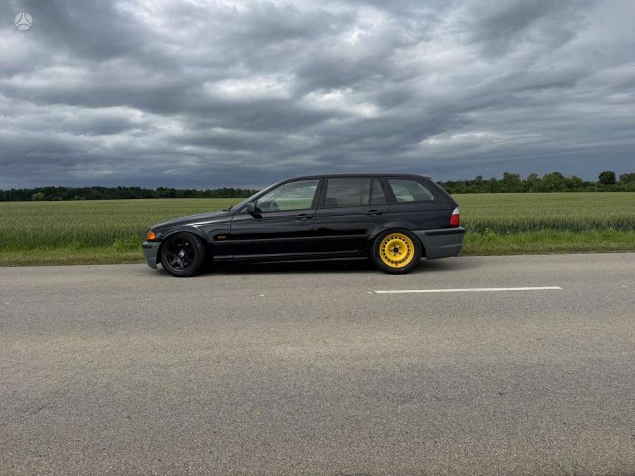 Black BMW 325 2001 in Bauska, with an engine capacity of 2.49 L and mileage of 374 thousand km for 2500 €, photo 6 on AUTOMOTO.COM.LV