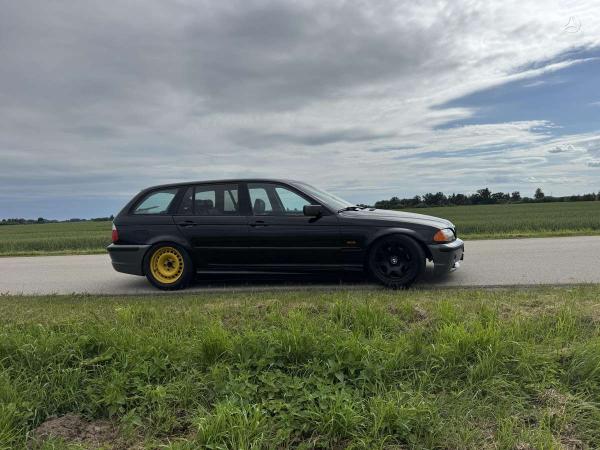 Black BMW 325 2001 in Bauska, with an engine capacity of 2.49 L and mileage of 374 thousand km for 2500 €, photo 7 on AUTOMOTO.COM.LV