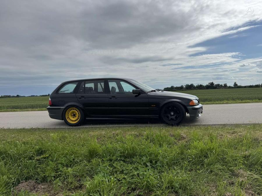 Black BMW 325 2001 in Bauska, with an engine capacity of 2.49 L and mileage of 374 thousand km for 2500 €, photo 7 on AUTOMOTO.COM.LV