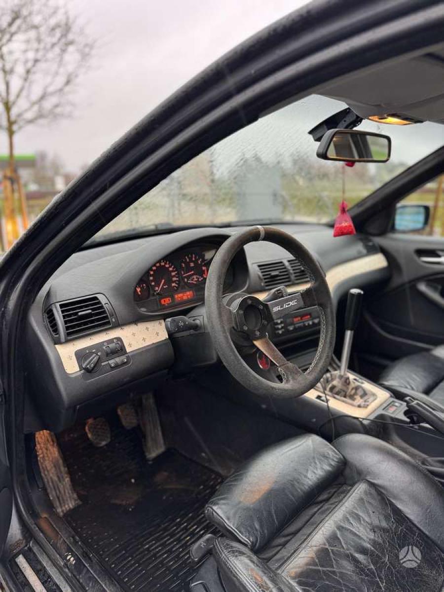 Black BMW 325 2001 in Bauska, with an engine capacity of 2.49 L and mileage of 374 thousand km for 2500 €, photo 9 on AUTOMOTO.COM.LV