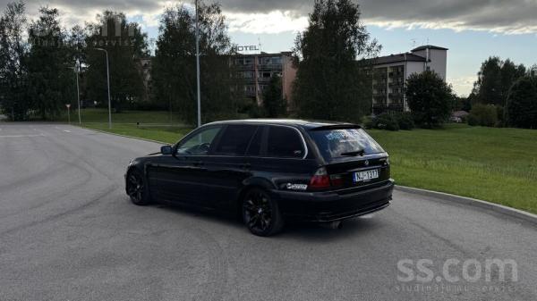 Black BMW 325 2003 in Riga, with an engine capacity of 2.50 L and mileage of 308 thousand km for 4000 €, photo 2 on AUTOMOTO.COM.LV