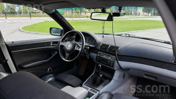 Black BMW 325 2003 in Riga, with an engine capacity of 2.50 L and mileage of 308 thousand km for 4000 €, photo 5 on AUTOMOTO.COM.LV
