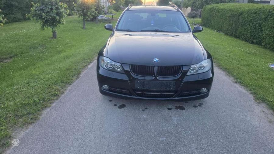 Black BMW 325 2005 in Kaunas, with an engine capacity of 2.50 L and mileage of 331 thousand km for 3450 €, photo 3 on AUTOMOTO.COM.LV