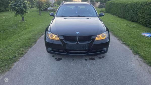 Black BMW 325 2005 in Kaunas, with an engine capacity of 2.50 L and mileage of 331 thousand km for 3450 €, photo 3 on AUTOMOTO.COM.LV