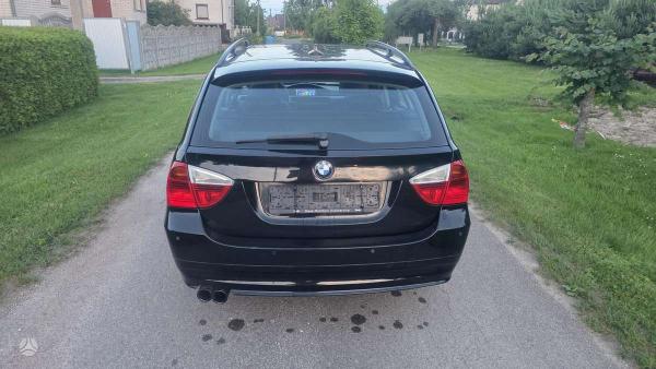 Black BMW 325 2005 in Kaunas, with an engine capacity of 2.50 L and mileage of 331 thousand km for 3450 €, photo 8 on AUTOMOTO.COM.LV