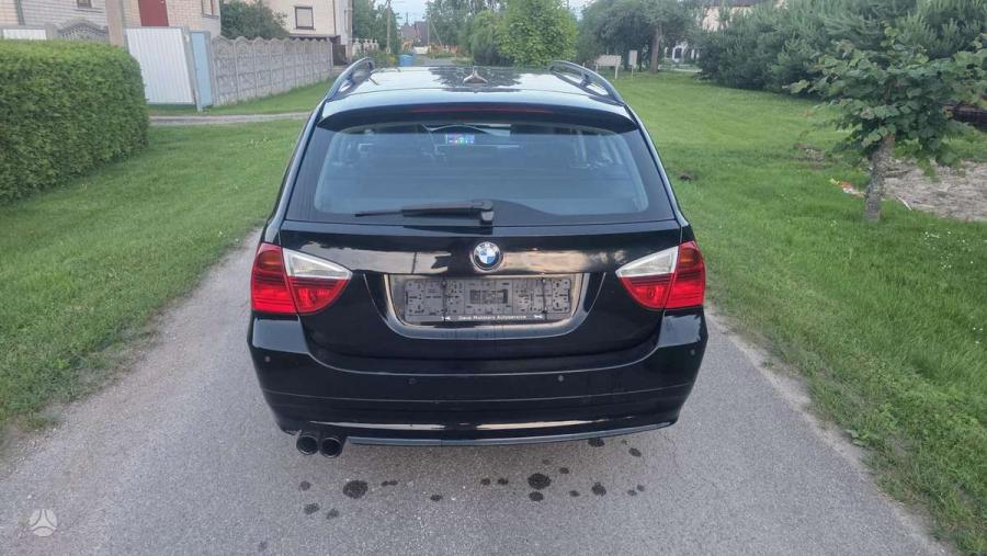 Black BMW 325 2005 in Kaunas, with an engine capacity of 2.50 L and mileage of 331 thousand km for 3450 €, photo 9 on AUTOMOTO.COM.LV