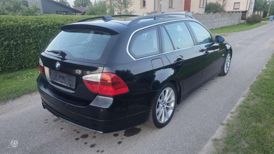 Black BMW 325 2005 in Kaunas, with an engine capacity of 2.50 L and mileage of 331 thousand km for 3450 €, photo 11 on AUTOMOTO.COM.LV