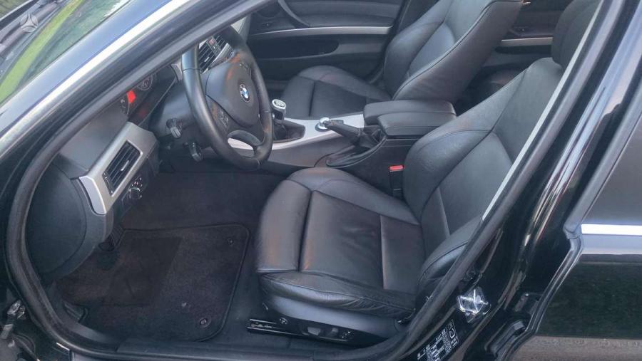Black BMW 325 2005 in Kaunas, with an engine capacity of 2.50 L and mileage of 331 thousand km for 3450 €, photo 15 on AUTOMOTO.COM.LV