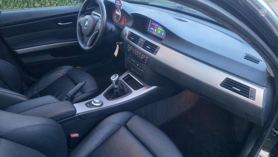 Black BMW 325 2005 in Kaunas, with an engine capacity of 2.50 L and mileage of 331 thousand km for 3450 €, photo 19 on AUTOMOTO.COM.LV