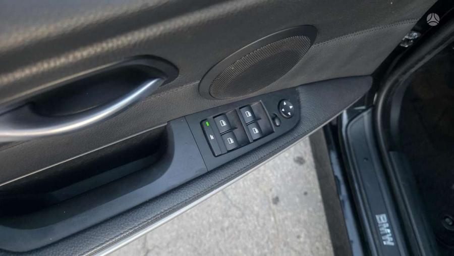 Black BMW 325 2005 in Kaunas, with an engine capacity of 2.50 L and mileage of 331 thousand km for 3450 €, photo 21 on AUTOMOTO.COM.LV