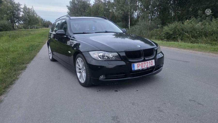 Black BMW 325 2005 in Kaunas, with an engine capacity of 2.50 L and mileage of 331 thousand km for 3950 €, photo 5 on AUTOMOTO.COM.LV