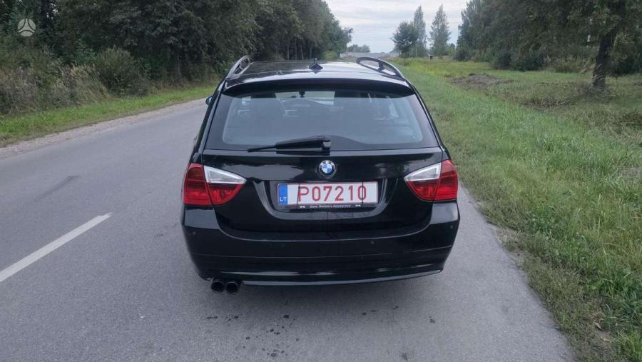 Black BMW 325 2005 in Kaunas, with an engine capacity of 2.50 L and mileage of 331 thousand km for 3950 €, photo 8 on AUTOMOTO.COM.LV