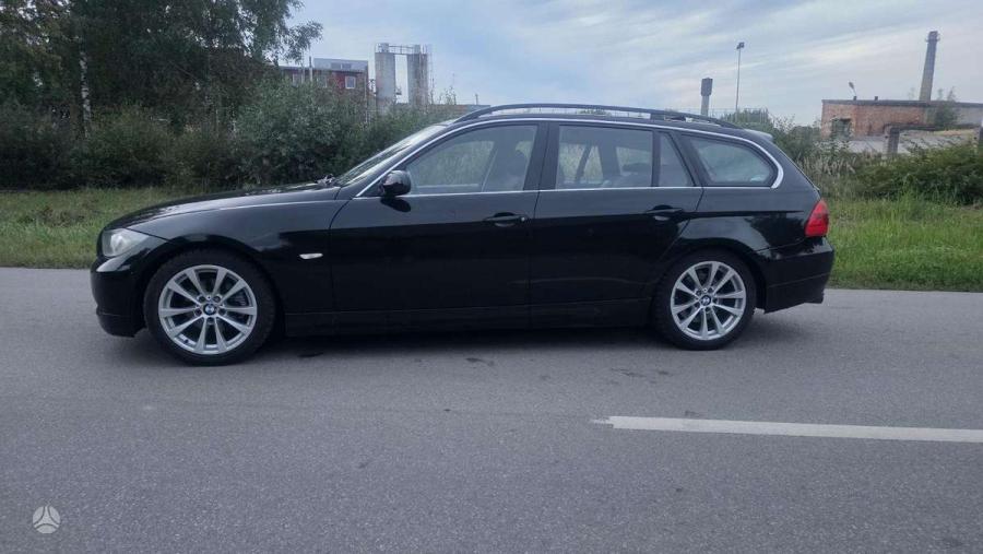 Black BMW 325 2005 in Kaunas, with an engine capacity of 2.50 L and mileage of 331 thousand km for 3950 €, photo 10 on AUTOMOTO.COM.LV