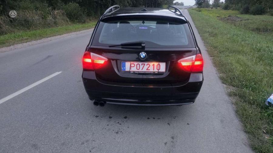 Black BMW 325 2005 in Kaunas, with an engine capacity of 2.50 L and mileage of 331 thousand km for 3950 €, photo 13 on AUTOMOTO.COM.LV