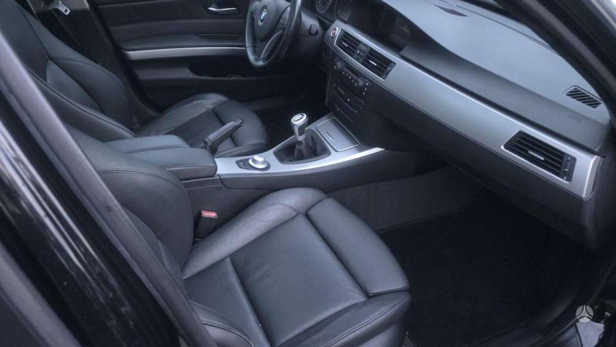Black BMW 325 2005 in Kaunas, with an engine capacity of 2.50 L and mileage of 331 thousand km for 3950 €, photo 21 on AUTOMOTO.COM.LV