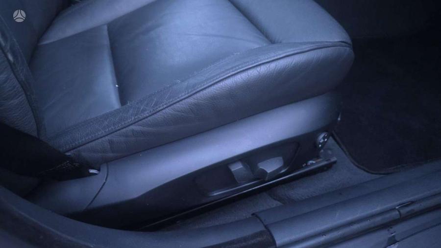 Black BMW 325 2005 in Kaunas, with an engine capacity of 2.50 L and mileage of 331 thousand km for 3950 €, photo 22 on AUTOMOTO.COM.LV
