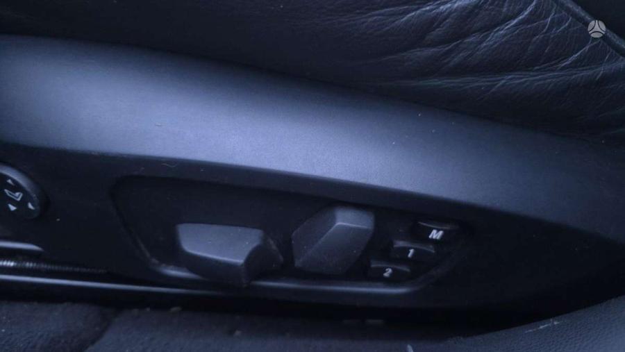 Black BMW 325 2005 in Kaunas, with an engine capacity of 2.50 L and mileage of 331 thousand km for 3950 €, photo 28 on AUTOMOTO.COM.LV