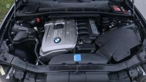 Black BMW 325 2005 in Kaunas, with an engine capacity of 2.50 L and mileage of 331 thousand km for 3950 €, photo 31 on AUTOMOTO.COM.LV
