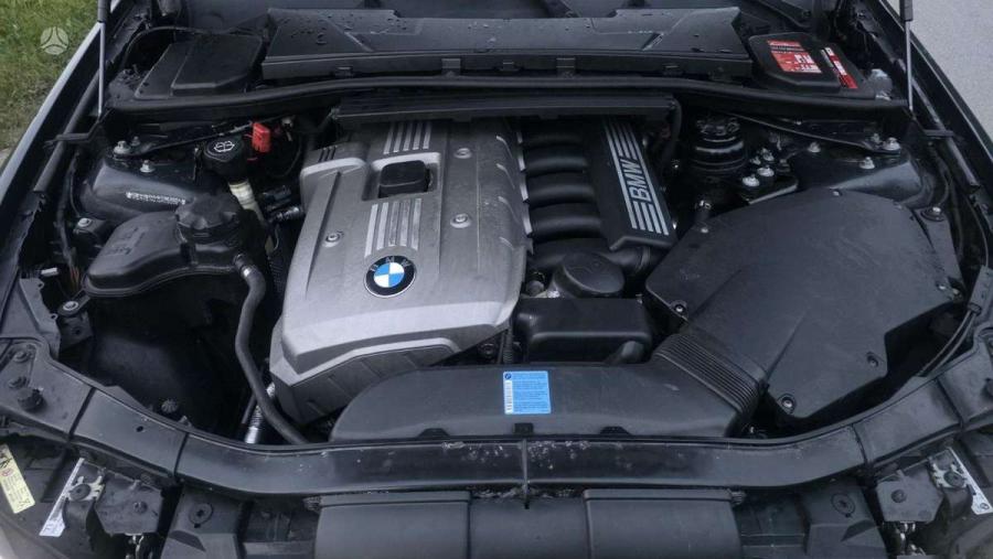 Black BMW 325 2005 in Kaunas, with an engine capacity of 2.50 L and mileage of 331 thousand km for 3950 €, photo 31 on AUTOMOTO.COM.LV