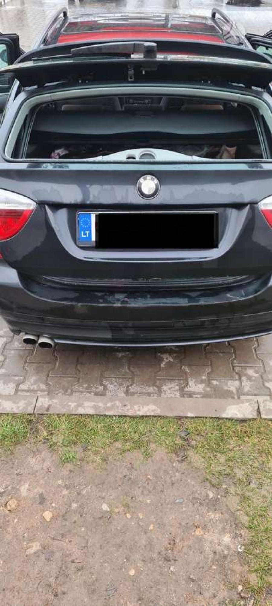 Melns BMW 325 2006 Trakai, ar dzinēja tilpumu 2.50 L un nobraukumu 310 tūkst. km par 4500 €, foto 10 vietnē AUTOMOTO.COM.LV