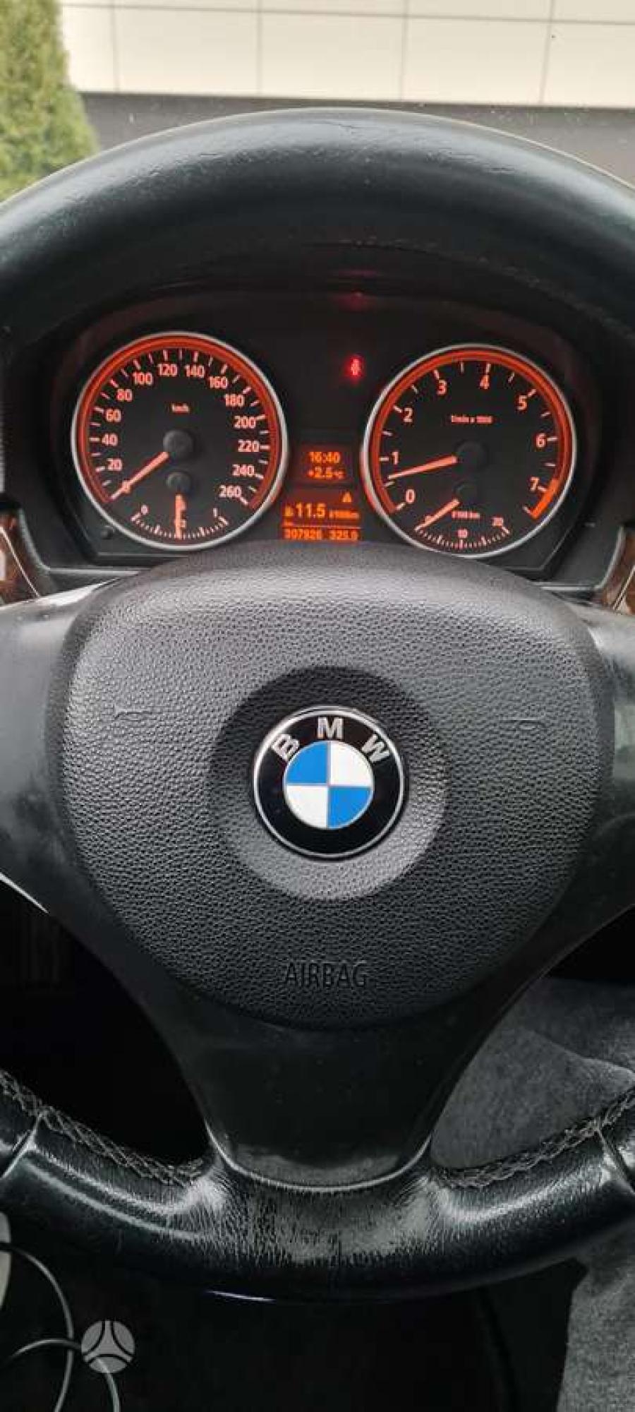 Melns BMW 325 2006 Trakai, ar dzinēja tilpumu 2.50 L un nobraukumu 310 tūkst. km par 4500 €, foto 14 vietnē AUTOMOTO.COM.LV