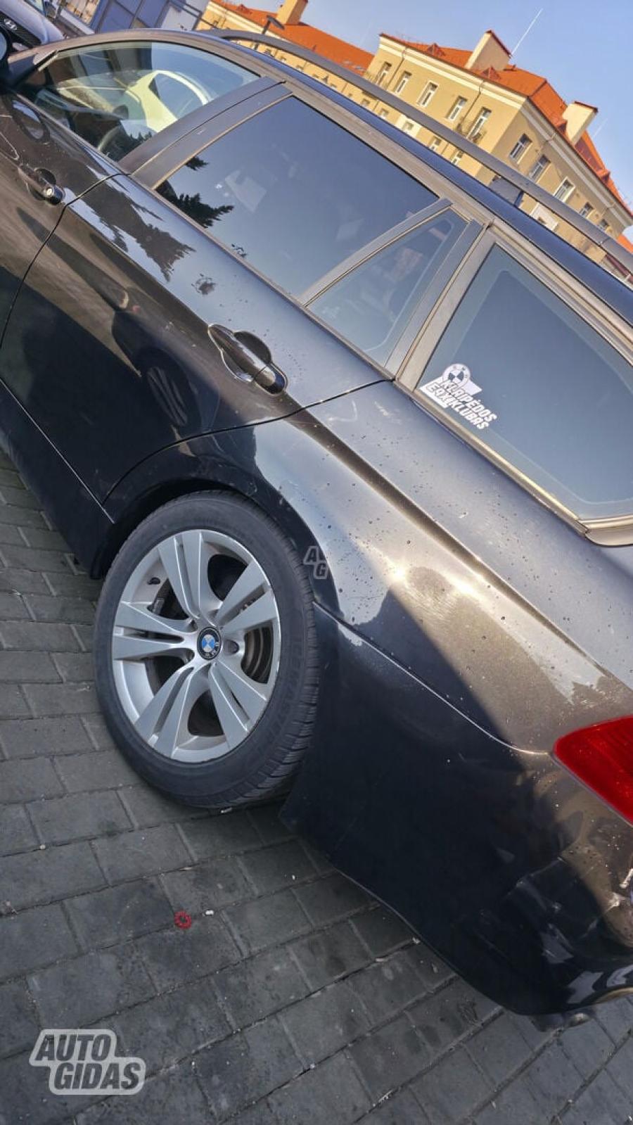 Black BMW 325 2006 in Klaipeda, with an engine capacity of 3.00 L and mileage of 301 thousand km for 3100 €, photo 8 on AUTOMOTO.COM.LV