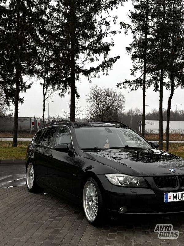 Black BMW 325 2006 in Vilnius, with an engine capacity of 3.00 L and mileage of 348 thousand km for 4200 €, photo 2 on AUTOMOTO.COM.LV