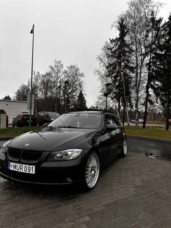 Black BMW 325 2006 in Vilnius, with an engine capacity of 3.00 L and mileage of 348 thousand km for 4200 €, photo 3 on AUTOMOTO.COM.LV