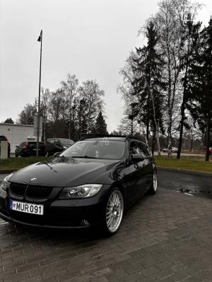 Black BMW 325 2006 in Vilnius, with an engine capacity of 3.00 L and mileage of 348 thousand km for 4200 €, photo 4 on AUTOMOTO.COM.LV