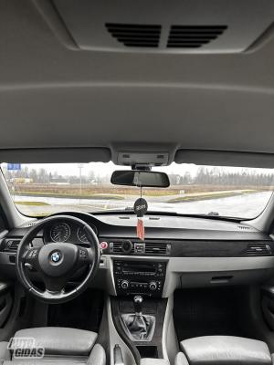 Black BMW 325 2006 in Vilnius, with an engine capacity of 3.00 L and mileage of 348 thousand km for 4200 €, photo 10 on AUTOMOTO.COM.LV