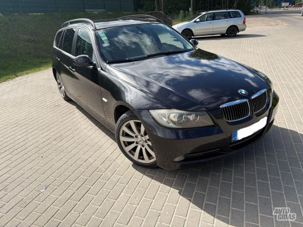 Black BMW 325 2006 in Vilnius, with an engine capacity of 2.50 L and mileage of 316 thousand km for 2499 €, photo 2 on AUTOMOTO.COM.LV