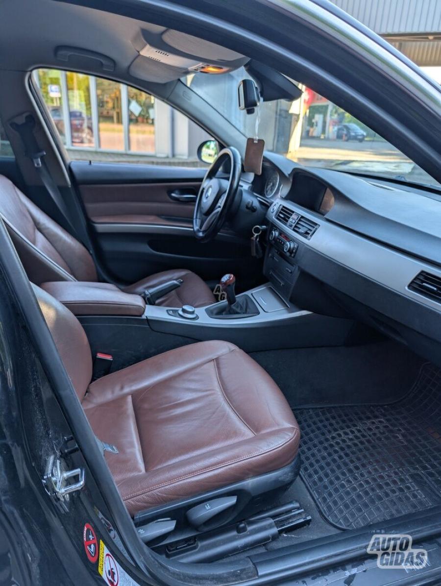 Melns BMW 325 2006 Klaipėda, ar dzinēja tilpumu 3.00 L un nobraukumu 388 tūkst. km par 2800 €, foto 9 vietnē AUTOMOTO.COM.LV