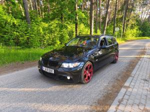 Black BMW 325 2006 in Ukmerge, with an engine capacity of 2.50 L and mileage of 332 thousand km for 2500 €, photo 3 on AUTOMOTO.COM.LV