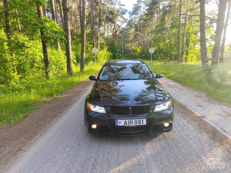 Black BMW 325 2006 in Ukmerge, with an engine capacity of 2.50 L and mileage of 332 thousand km for 2500 €, photo 4 on AUTOMOTO.COM.LV