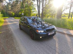 Black BMW 325 2006 in Ukmerge, with an engine capacity of 2.50 L and mileage of 332 thousand km for 2500 €, photo 5 on AUTOMOTO.COM.LV