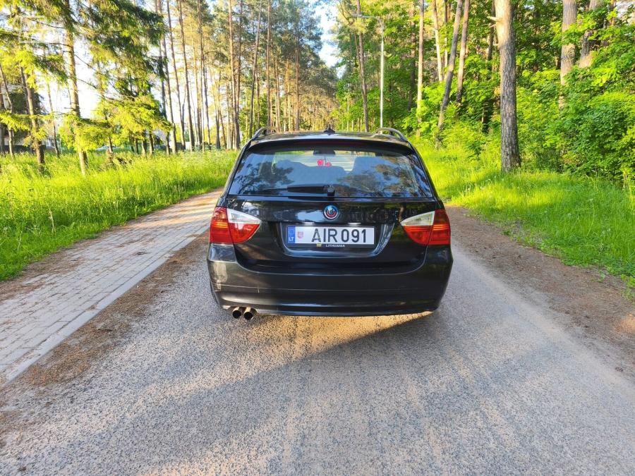 Black BMW 325 2006 in Ukmerge, with an engine capacity of 2.50 L and mileage of 332 thousand km for 2500 €, photo 7 on AUTOMOTO.COM.LV