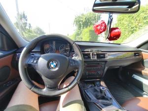 Black BMW 325 2006 in Ukmerge, with an engine capacity of 2.50 L and mileage of 332 thousand km for 2500 €, photo 11 on AUTOMOTO.COM.LV