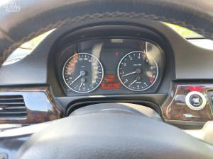 Black BMW 325 2006 in Ukmerge, with an engine capacity of 2.50 L and mileage of 332 thousand km for 2500 €, photo 12 on AUTOMOTO.COM.LV