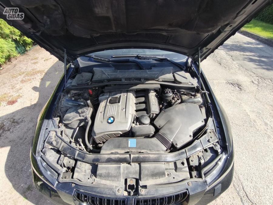 Black BMW 325 2006 in Ukmerge, with an engine capacity of 2.50 L and mileage of 332 thousand km for 2500 €, photo 13 on AUTOMOTO.COM.LV