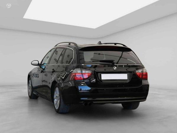 Black BMW 325 2006 in Kaunas, with an engine capacity of 2.50 L and mileage of 250 thousand km for 4390 €, photo 2 on AUTOMOTO.COM.LV