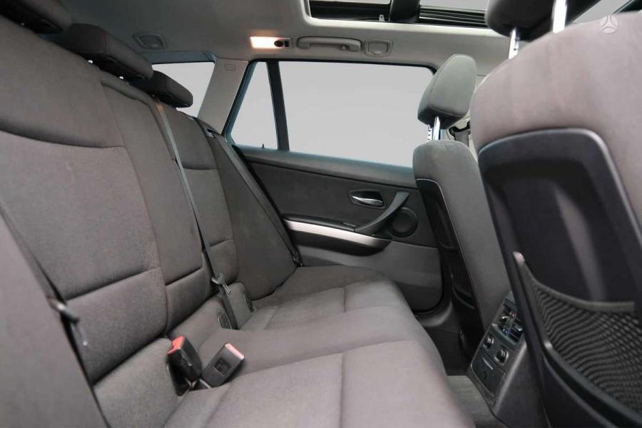 Melns BMW 325 2006 Kauņa, ar dzinēja tilpumu 2.50 L un nobraukumu 250 tūkst. km par 4390 €, foto 10 vietnē AUTOMOTO.COM.LV
