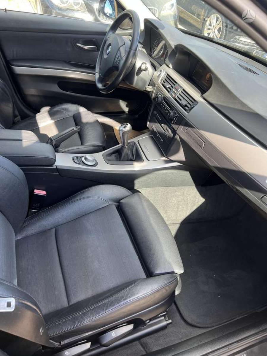 Melns BMW 325 2006 Radviliškis, ar dzinēja tilpumu 2.50 L un nobraukumu 167 tūkst. km par 4450 €, foto 9 vietnē AUTOMOTO.COM.LV