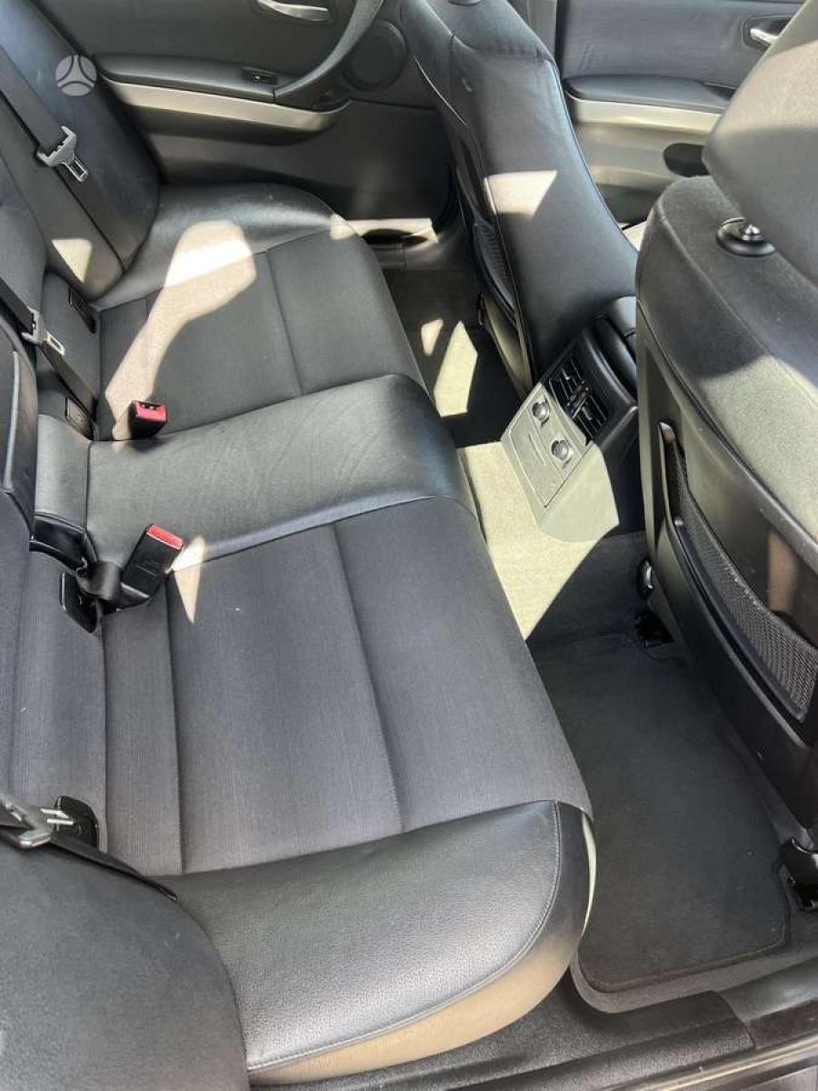 Melns BMW 325 2006 Radviliškis, ar dzinēja tilpumu 2.50 L un nobraukumu 167 tūkst. km par 4450 €, foto 10 vietnē AUTOMOTO.COM.LV