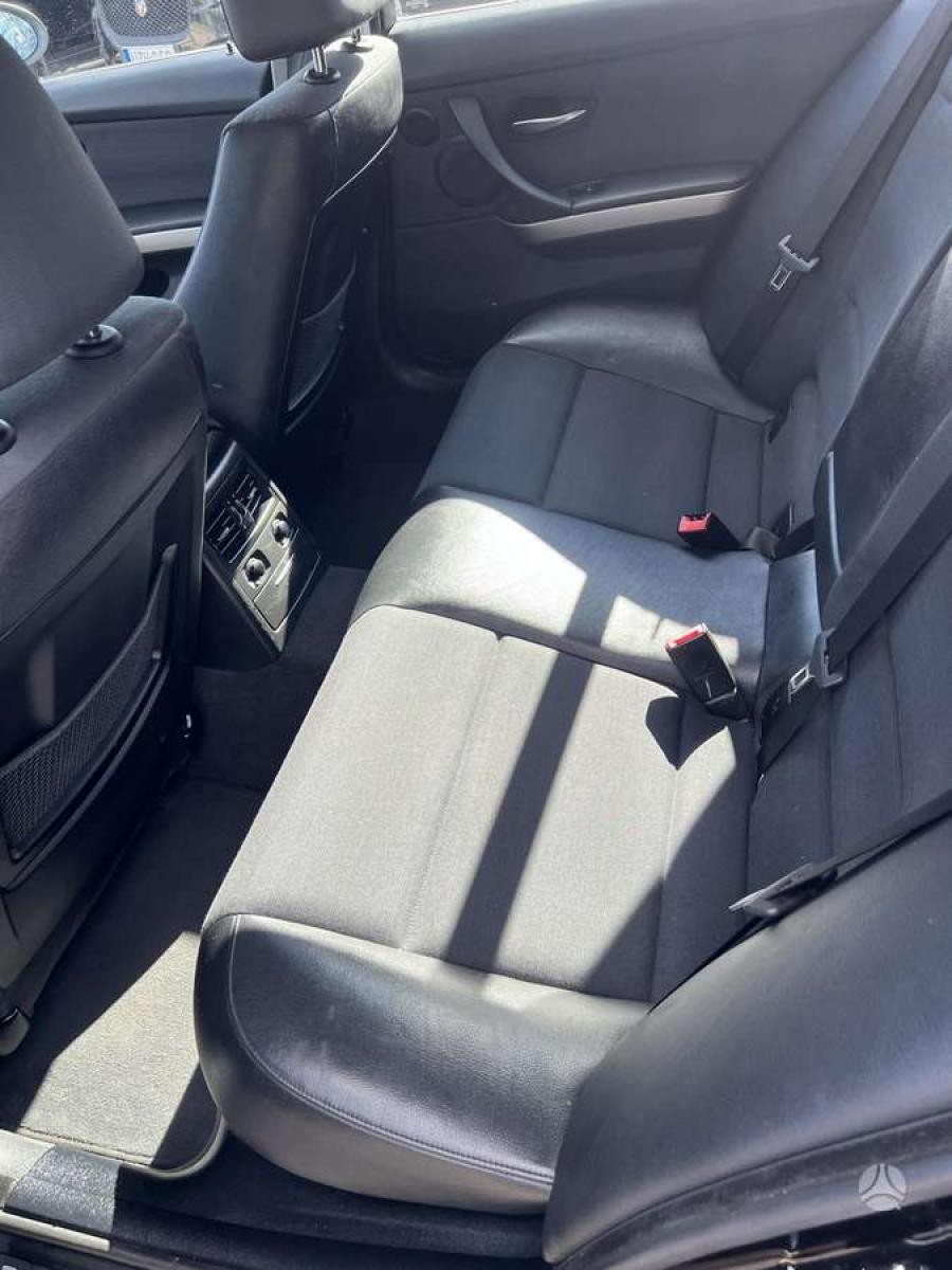 Melns BMW 325 2006 Radviliškis, ar dzinēja tilpumu 2.50 L un nobraukumu 167 tūkst. km par 4450 €, foto 12 vietnē AUTOMOTO.COM.LV