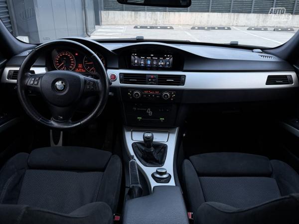 Black BMW 325 2006 in Vilnius, with an engine capacity of 3.00 L and mileage of 442 thousand km for 3400 €, photo 8 on AUTOMOTO.COM.LV