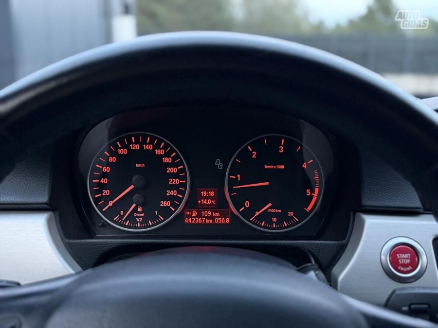 Melns BMW 325 2006 Viļņa, ar dzinēja tilpumu 3.00 L un nobraukumu 442 tūkst. km par 3450 €, foto 17 vietnē AUTOMOTO.COM.LV